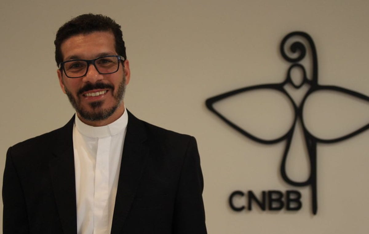 Padre Tiago explica os trabalhos da Comissão durante a pandemia ...